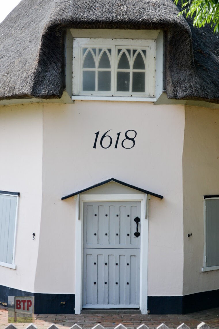 Canvey Dutch Cottages - Beyond the Point