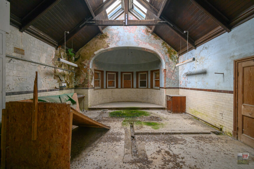 High Royds Hospital - Beyond the Point